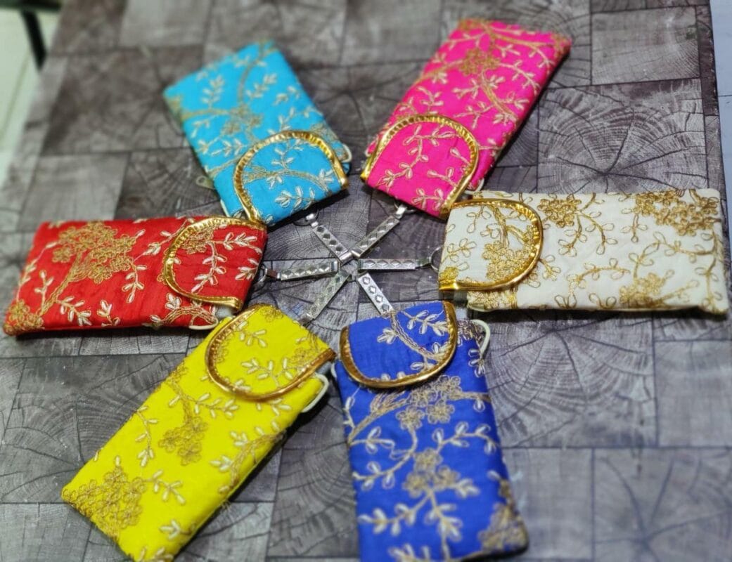 Embroidered Mobile Pouch – Athulyaa